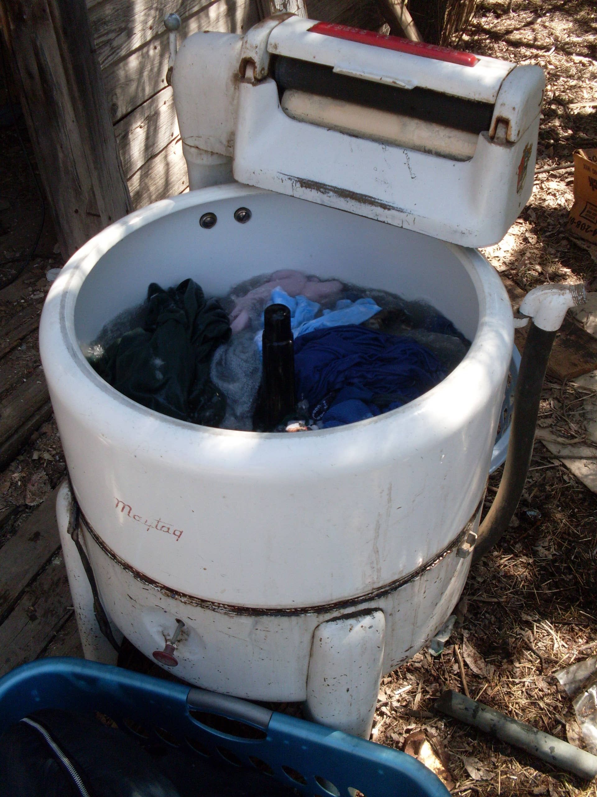 How to Use a Wringer Washing Machine - Dengarden