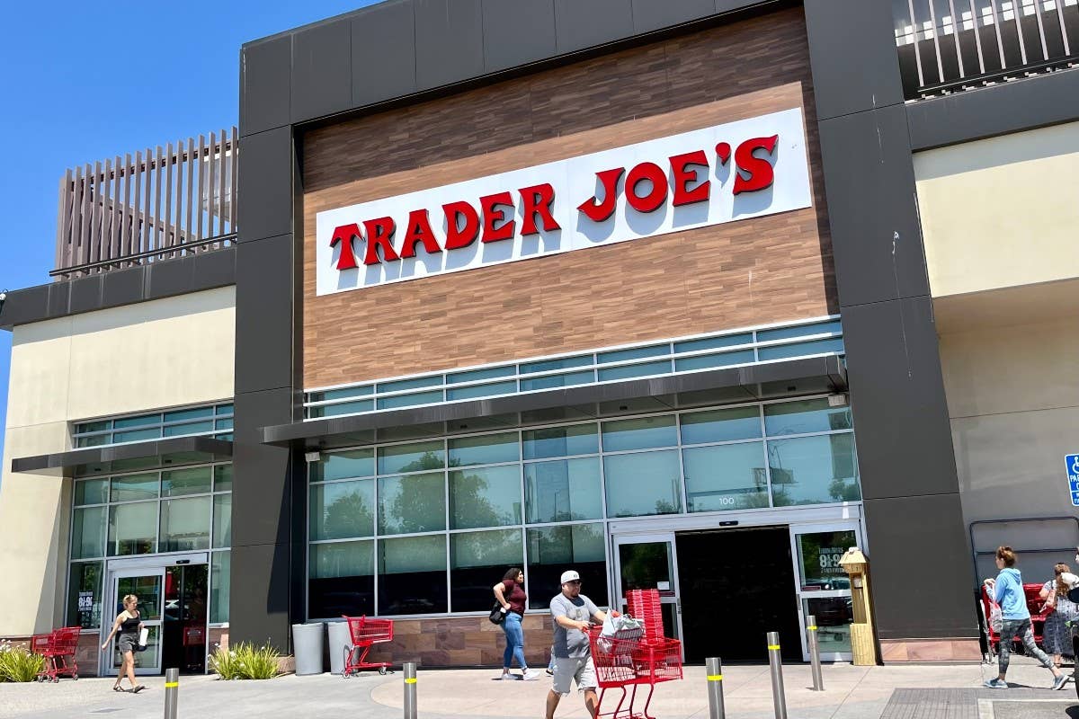 Trader Joe's Brought Back a Viral Bouquet Set to Sell Out - Dengarden