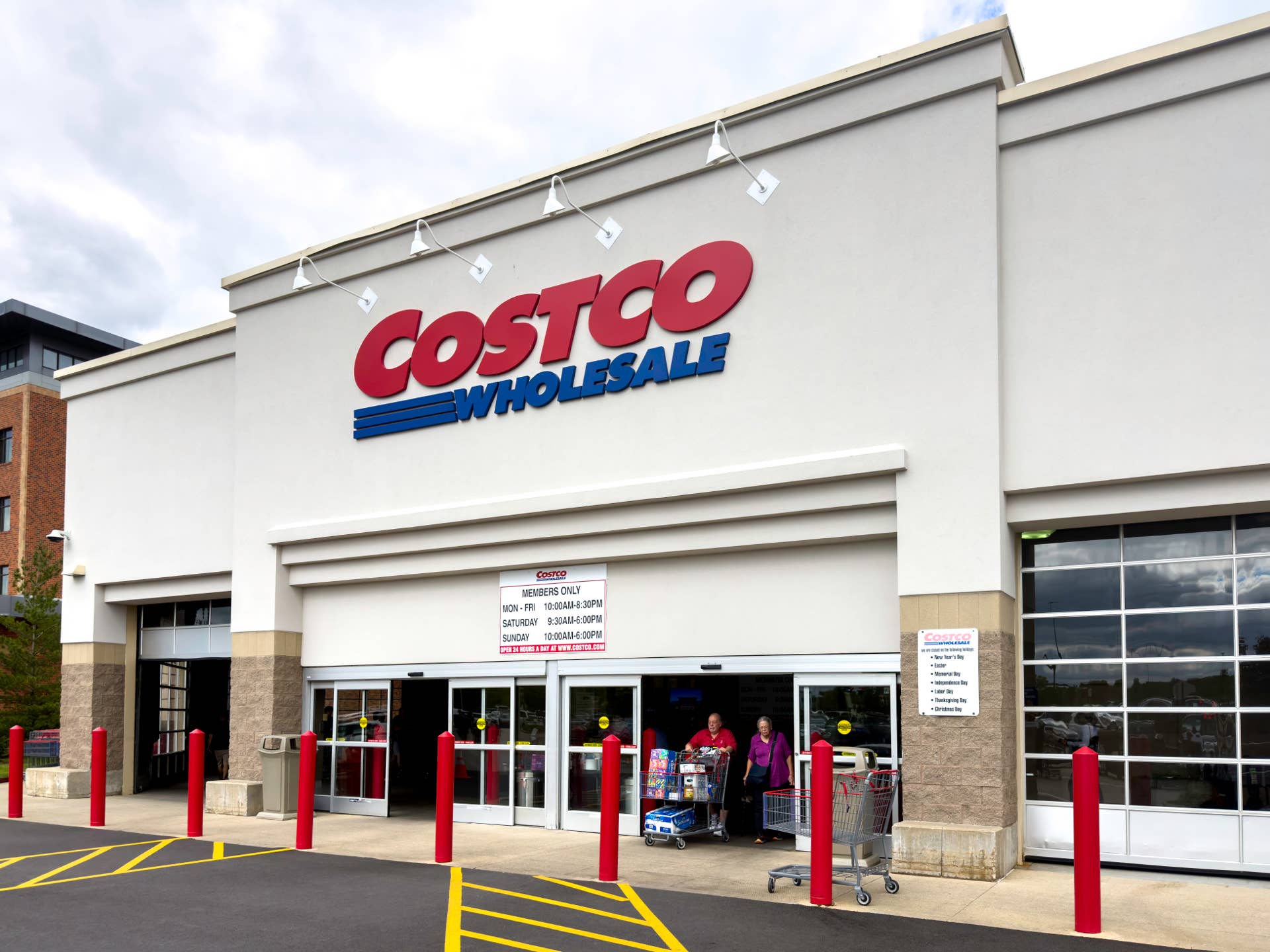 Costco Is Selling New 'Pre-Planted' Flower Containers and People Are ...