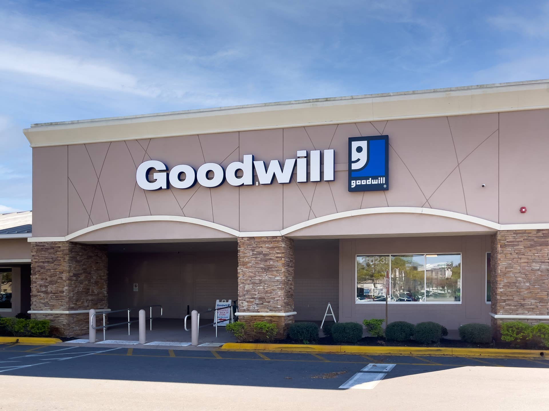 Woman Flips Goodwill 'Book Table' And The Results Are Stellar - Dengarden
