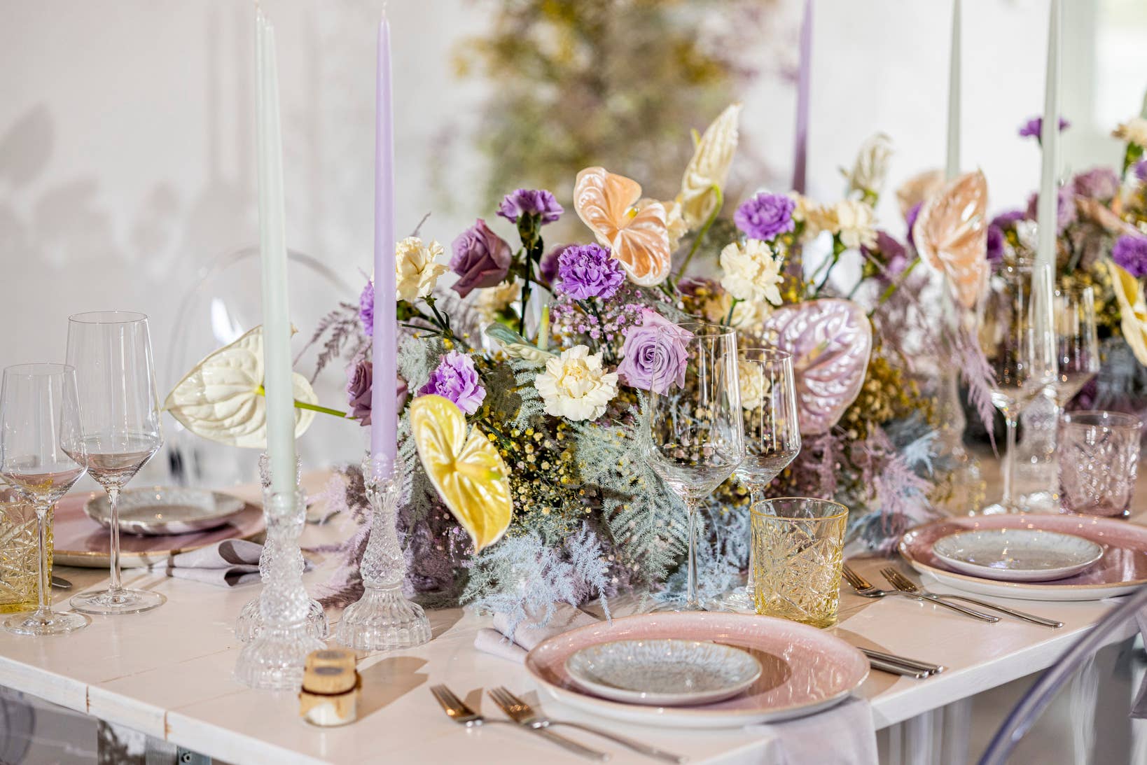 Here's How to Use Inexpensive Items to Set a Table - Dengarden