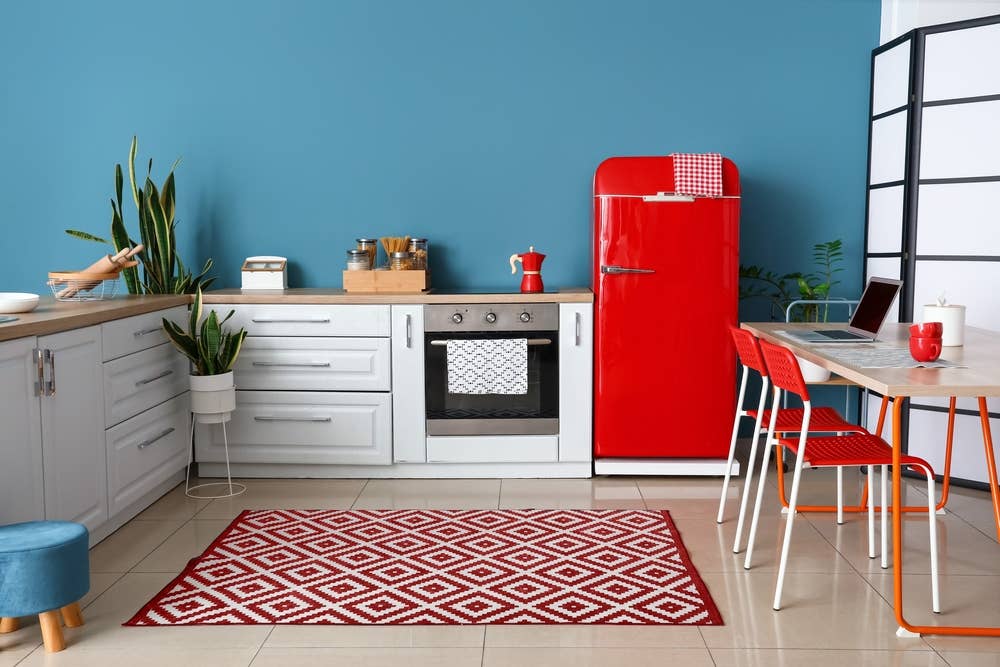 Woman Revitalizes Kitchen with Retro Wallpaper and Just $50 - Dengarden