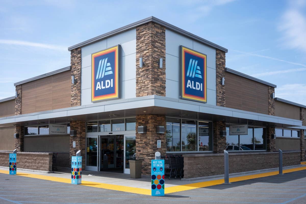This $40 Aldi Potting Bench Is Perfect for Spring Gardening - Dengarden