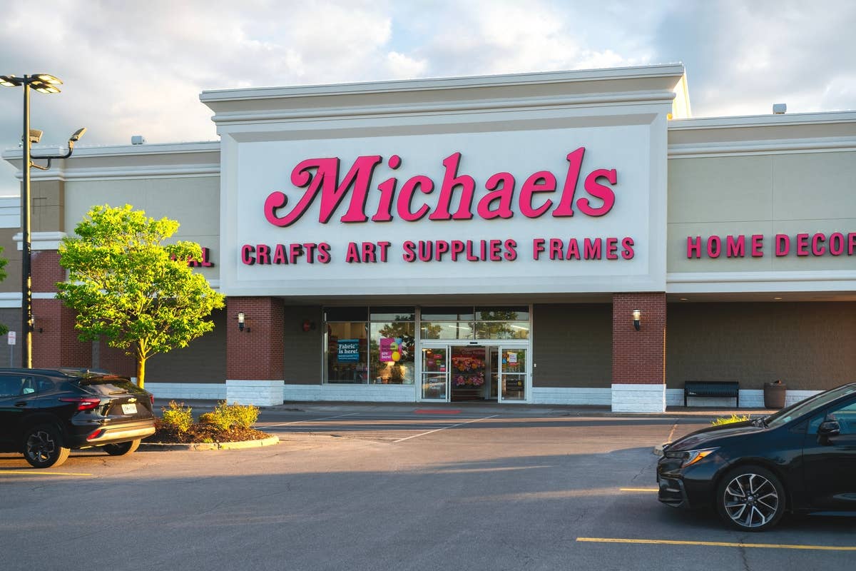 Michaels Is Expanding Its Stunning Florals Selection for Spring - Dengarden