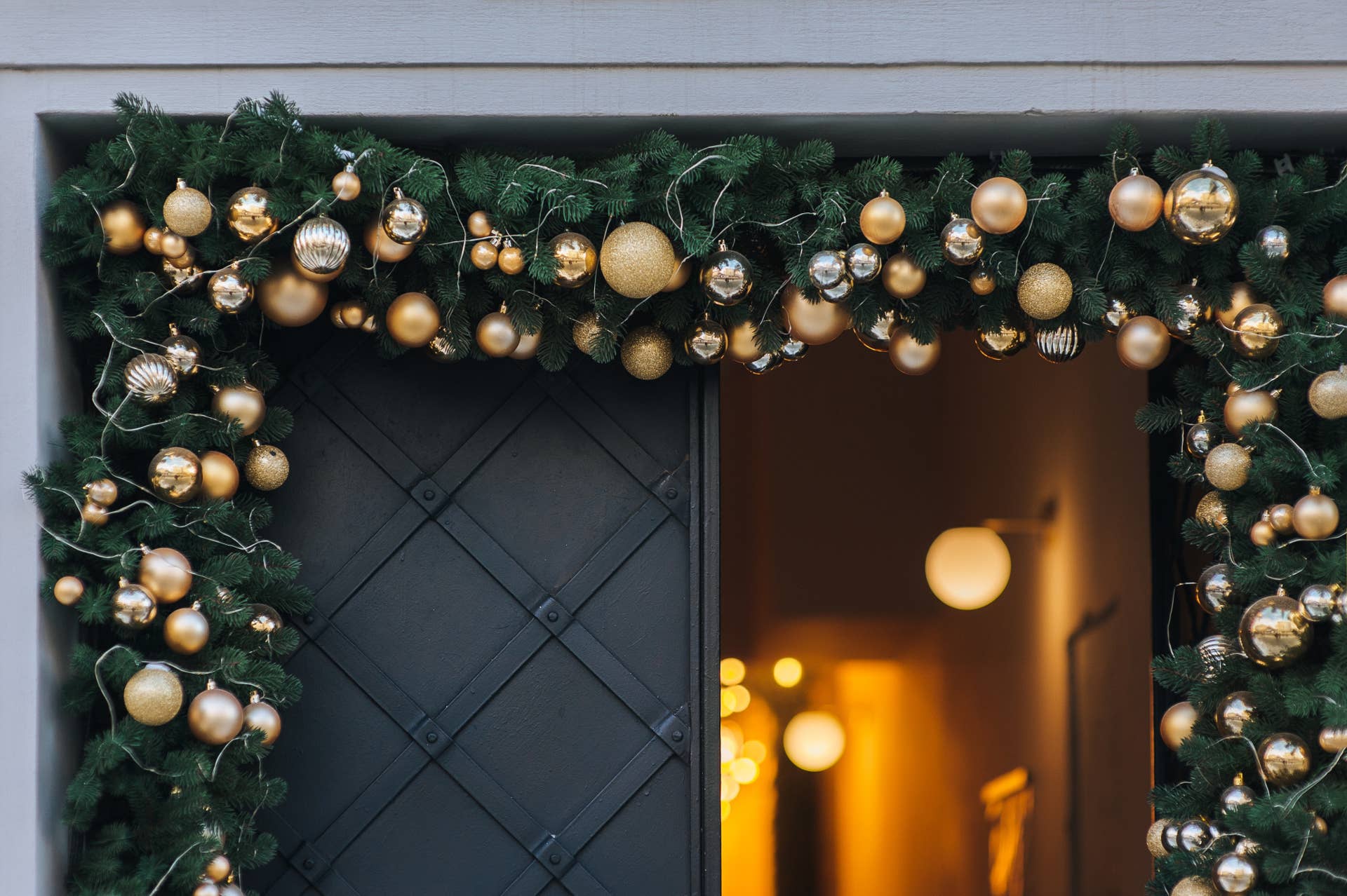 This Viral Christmas Garland Hack Is Festive, Budget Friendly - Dengarden