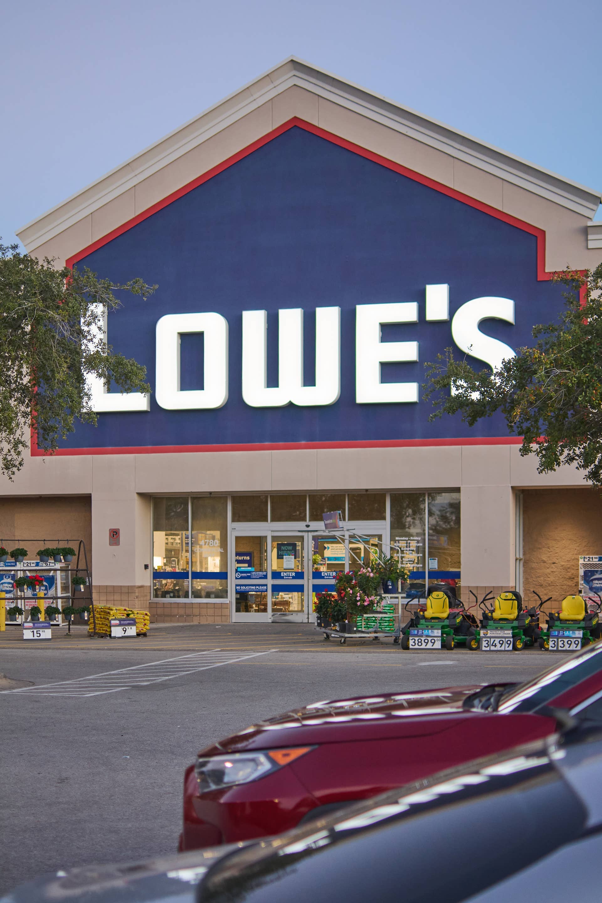 Lowe's $2 Teeny Totes Selling Fast - Dengarden