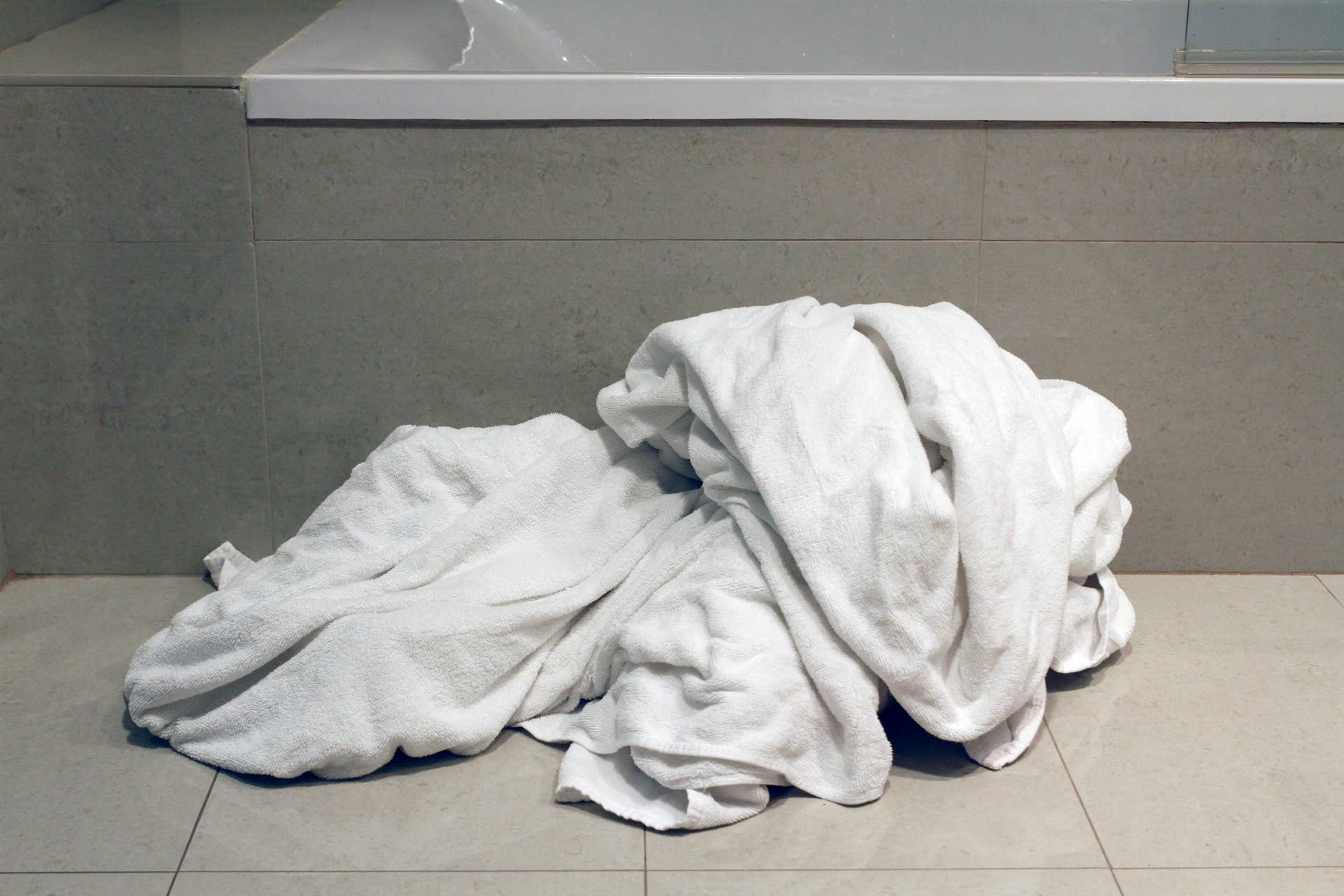 Why Towels Smell Even After Washing—and How to Fix It - Dengarden