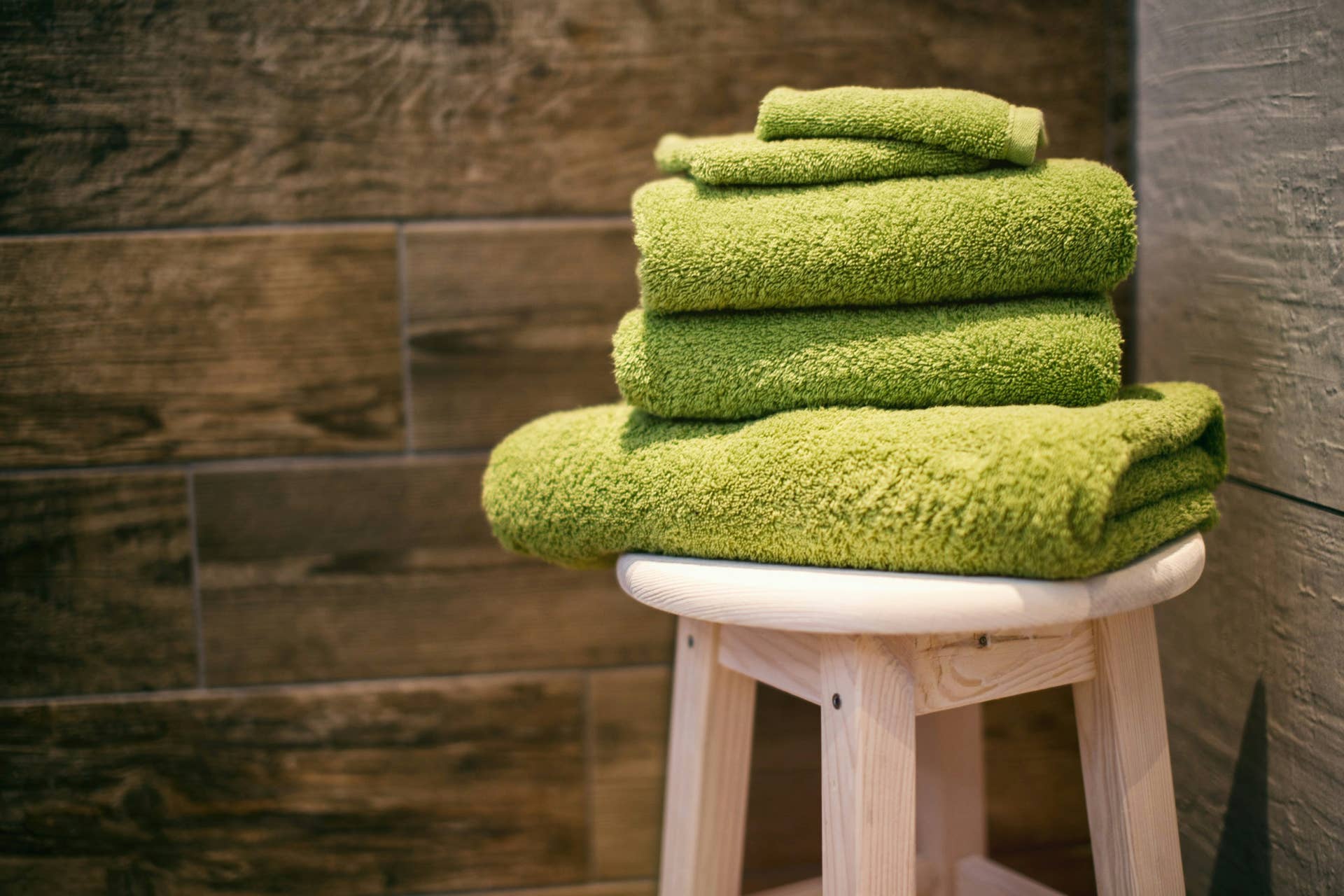 Why Towels Smell Even After Washing—and How to Fix It - Dengarden