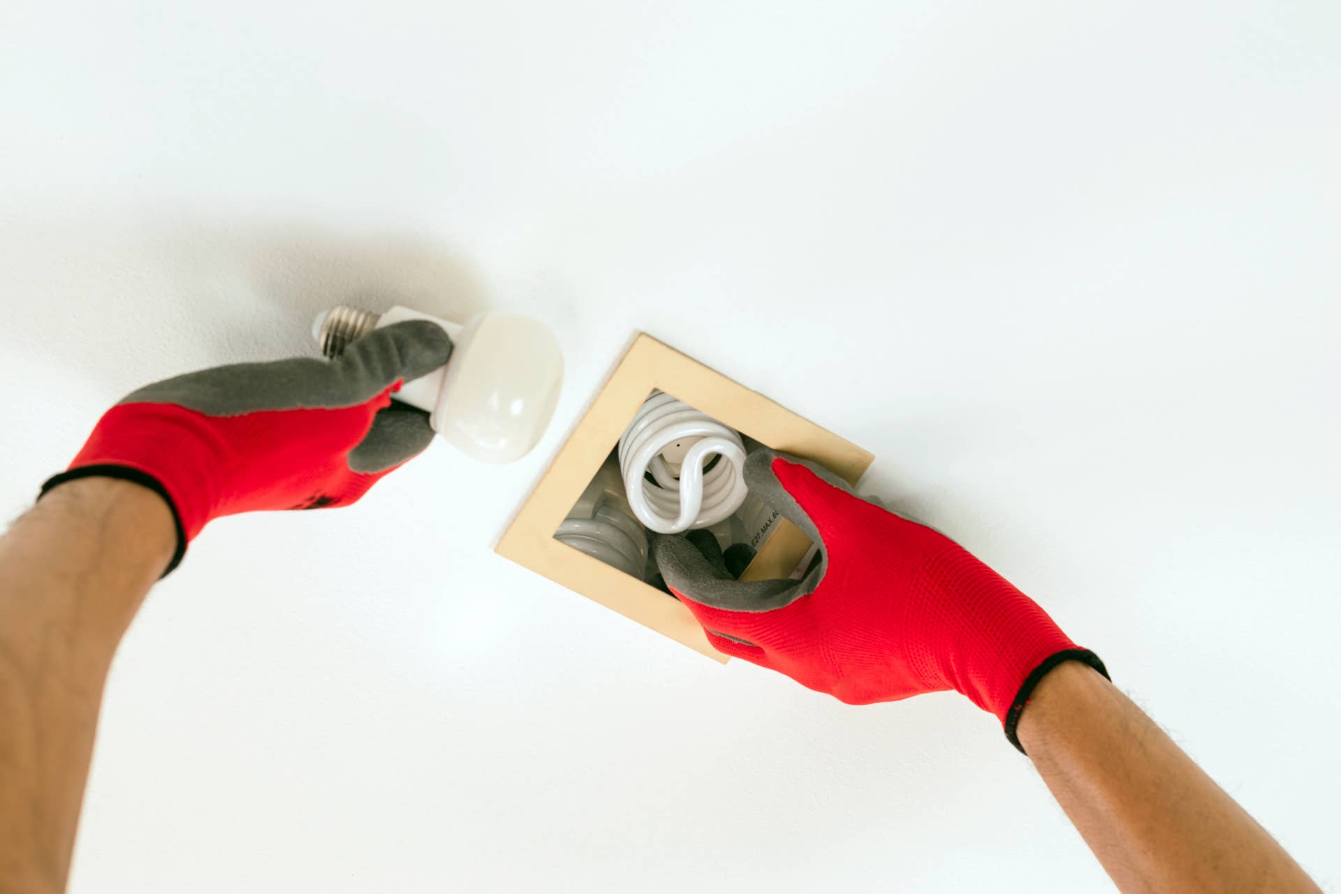 How to Get a Broken Light Bulb Out of a Socket - Dengarden