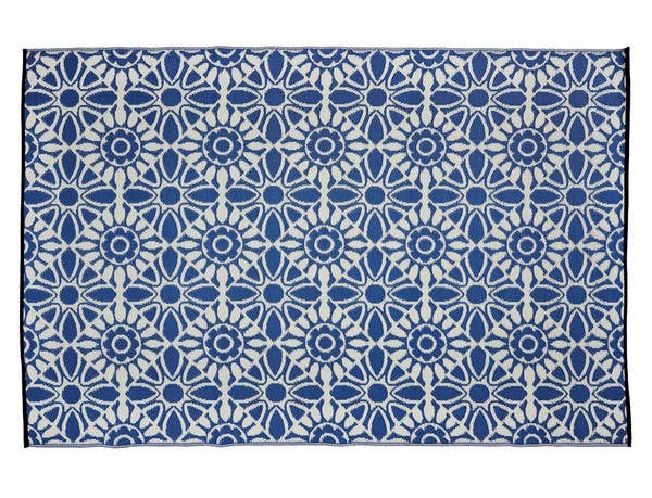 Aldi's $25 Patio Rug Will Turn Your Outdoor Space Into an Oasis - Dengarden