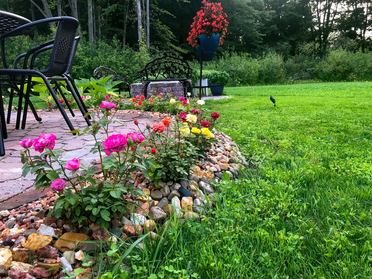 13 Garden Edging Ideas That Are Oh-So-Pretty - Dengarden