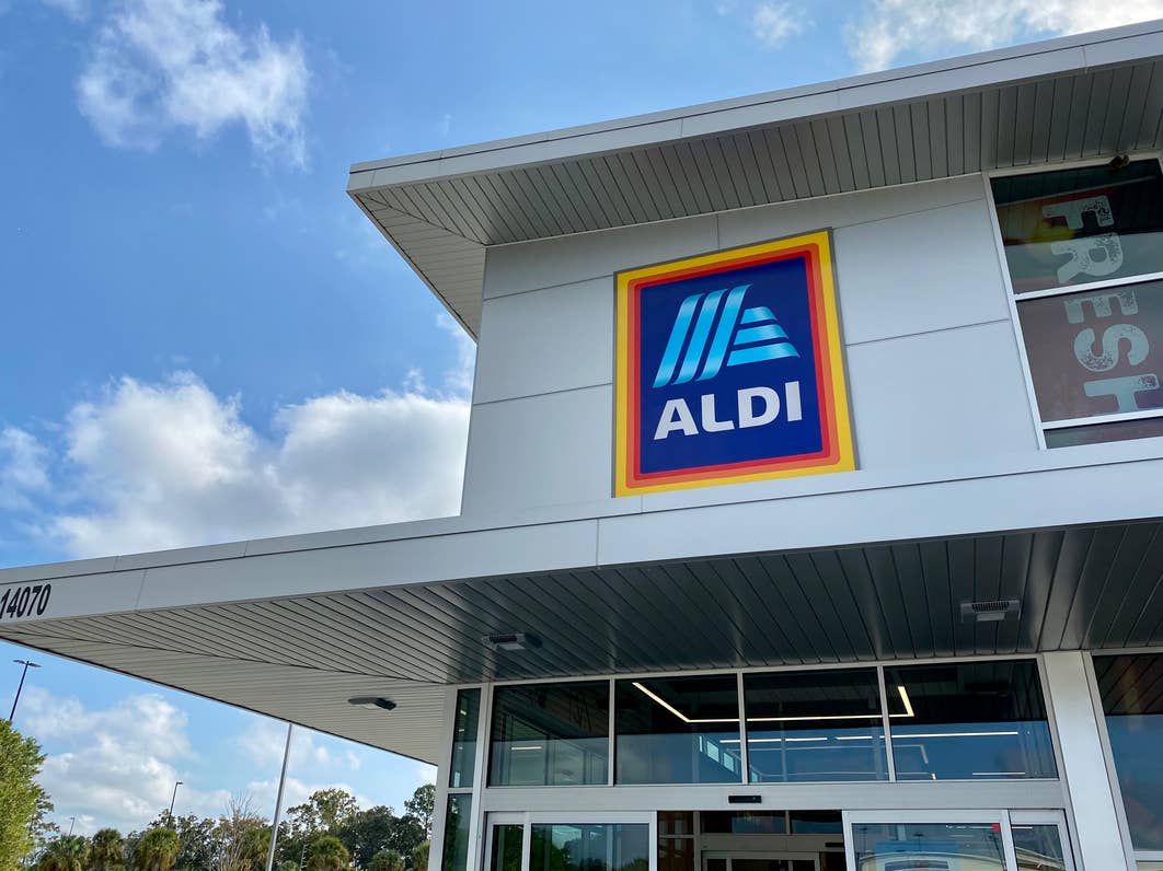 Aldi’s Returning $8 Solar Lanterns Elevate Any Yard for a Steal - Dengarden