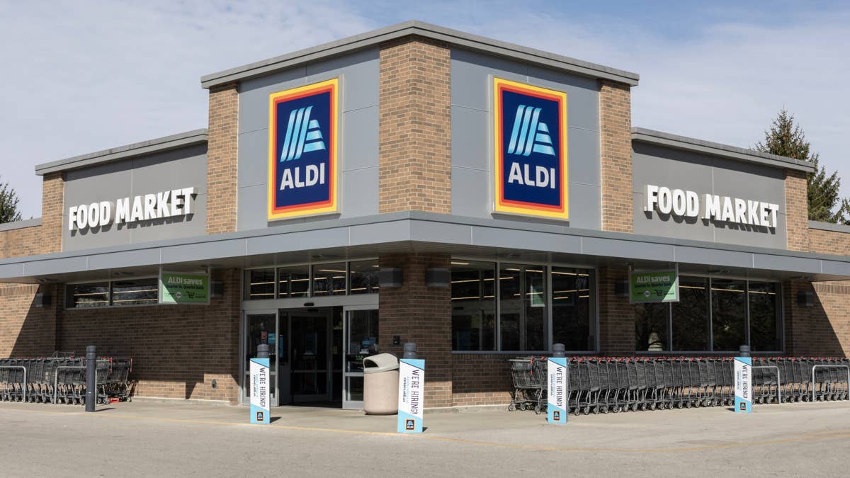 The $15 Aldi Camping Chair Is a Summer Travel Essential - Dengarden
