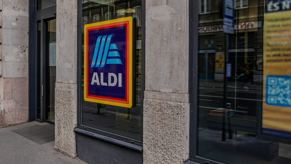 Aldi’s $17 Wooden Plant Stand Looks Straight Out of a Boutique - Dengarden