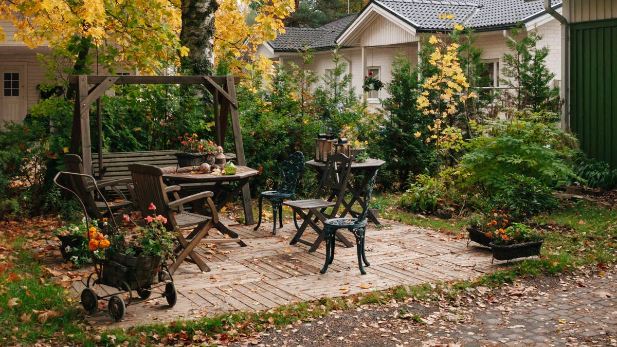 7 Things Landscape Designers Always Include in a Backyard Plan - Dengarden