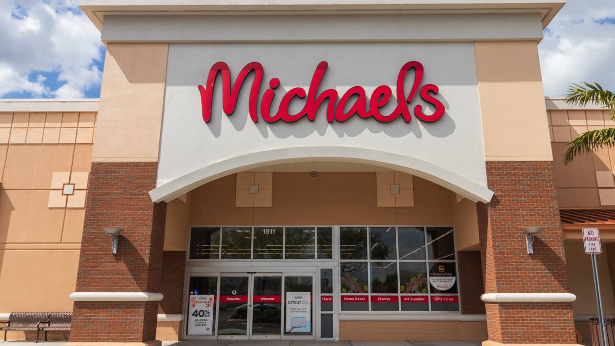 Michaels Is Selling Pretty Wall Vases—How to Get Them for Less - Dengarden