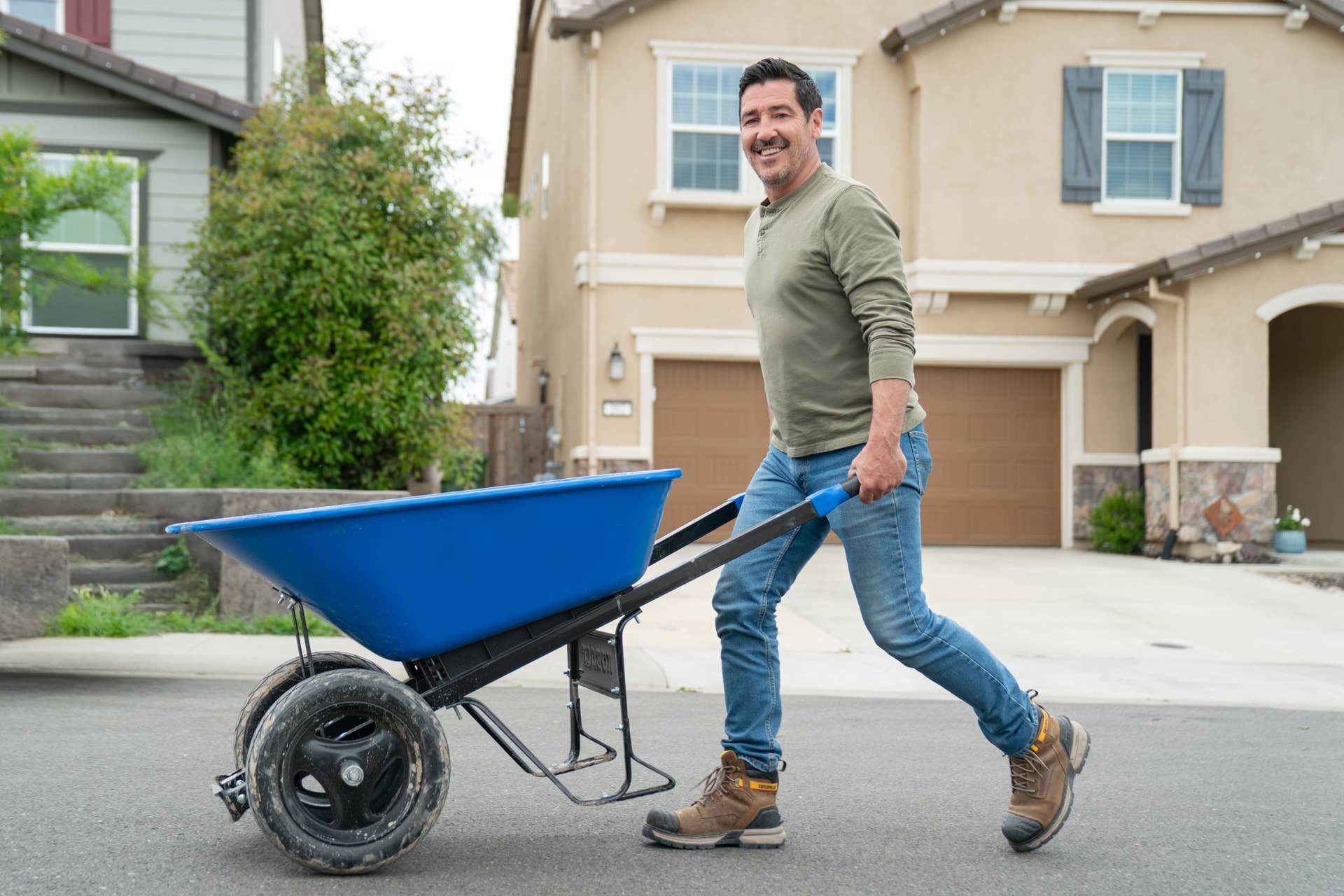 HGTV Is Rebooting 'Crashers' Show, Hosted by Jonathan Knight - Dengarden