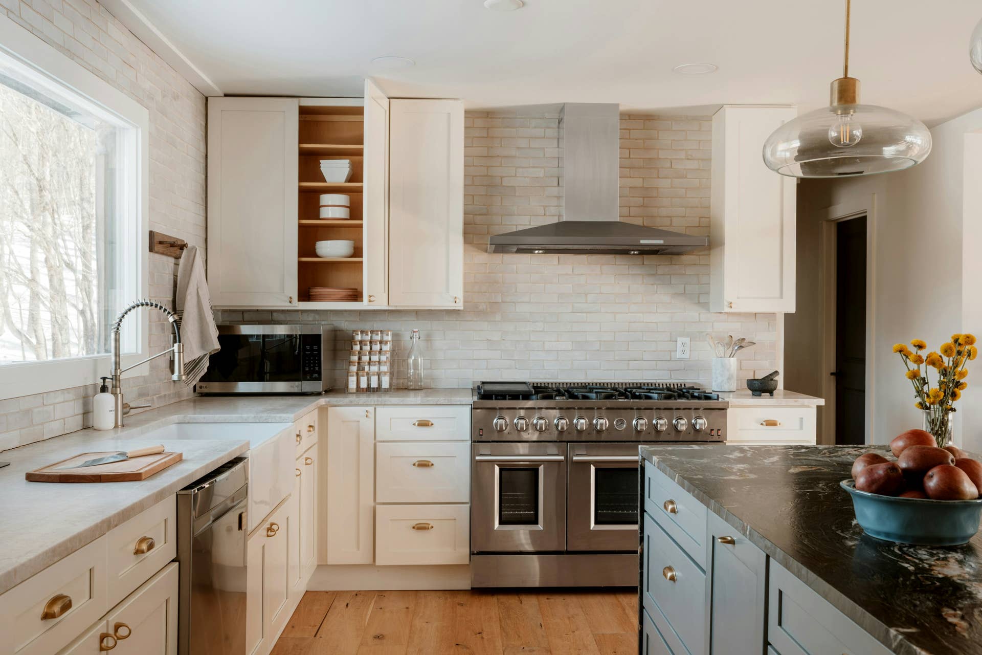 Woman Transforms Kitchen Cabinets into Cottage Core - Dengarden