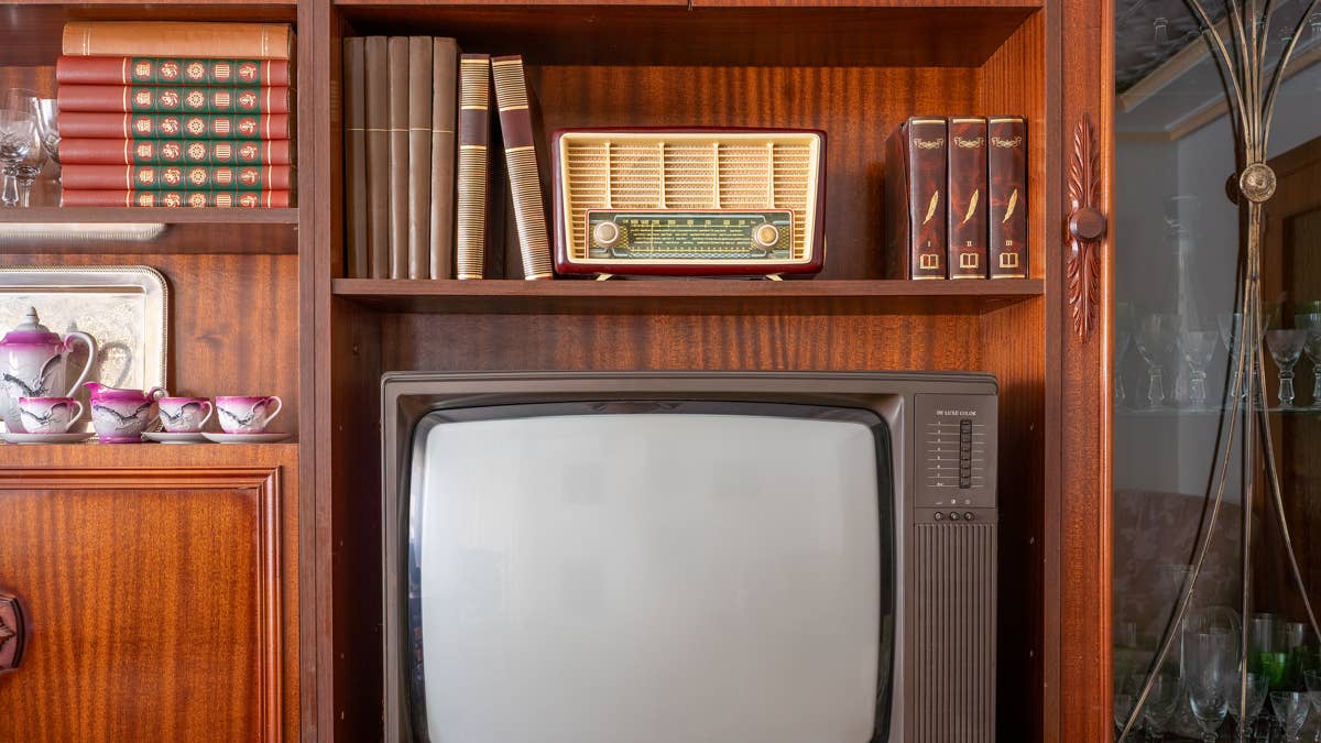 Furniture Flipper Upgrades Broken Vintage TV Set With Flat-Screen TV ...