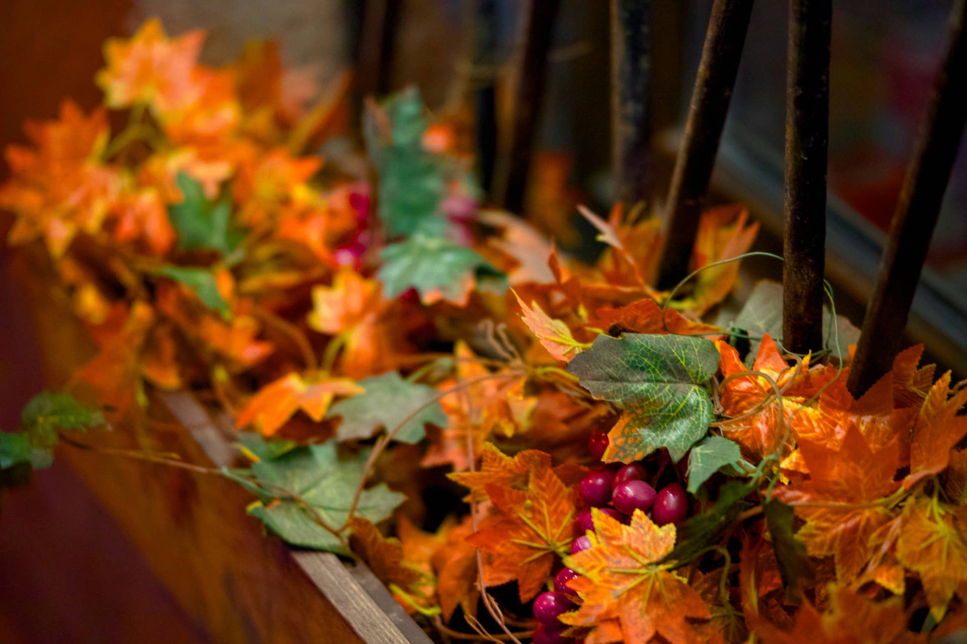 This Clever Fall Mantel Hack Creates a Custom Garland - Dengarden