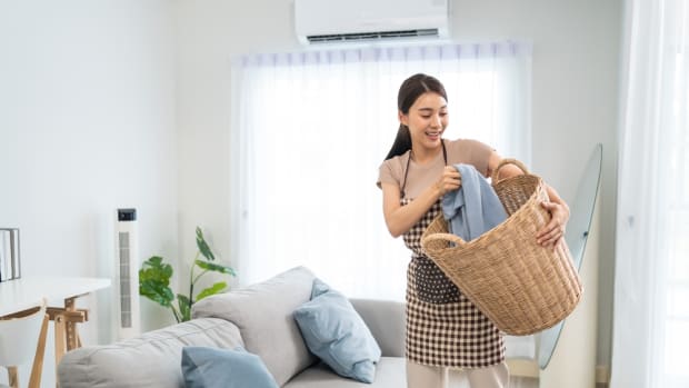 Woman Shares a Simple Method for Cleaning Kitchen Cabinets - Dengarden News