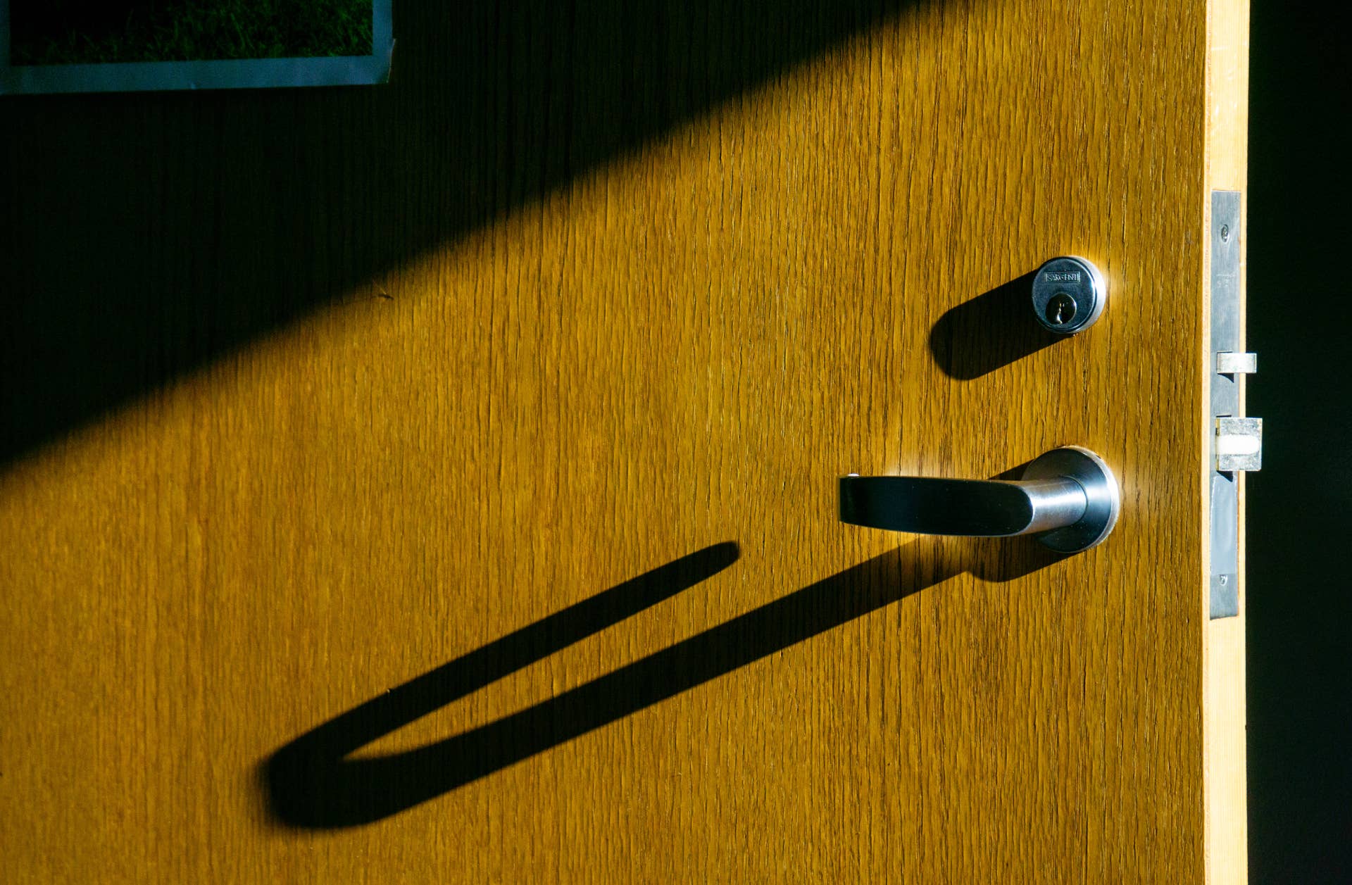 Contractor Shares How to Fix Doors That Get Stuck on Carpets ...