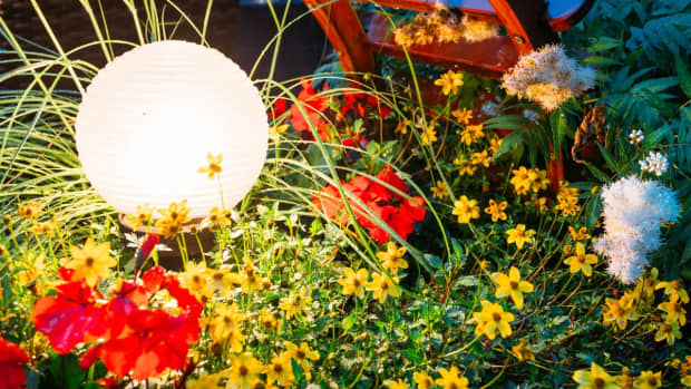 This Dollar Tree Solar Light Sculpture Is Perfect for Any Lawn ...