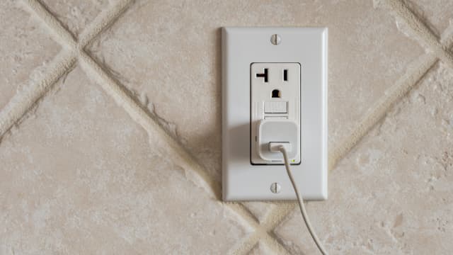 How to Install a Recessed Outlet in Less Than Five Minutes - Dengarden News