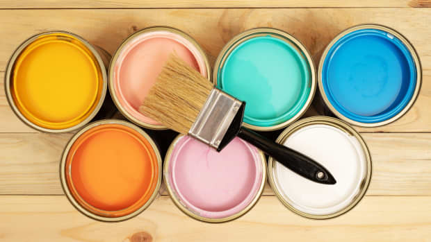 Woman Shares Genius Hack For Perfectly Pouring Paint from the Can ...