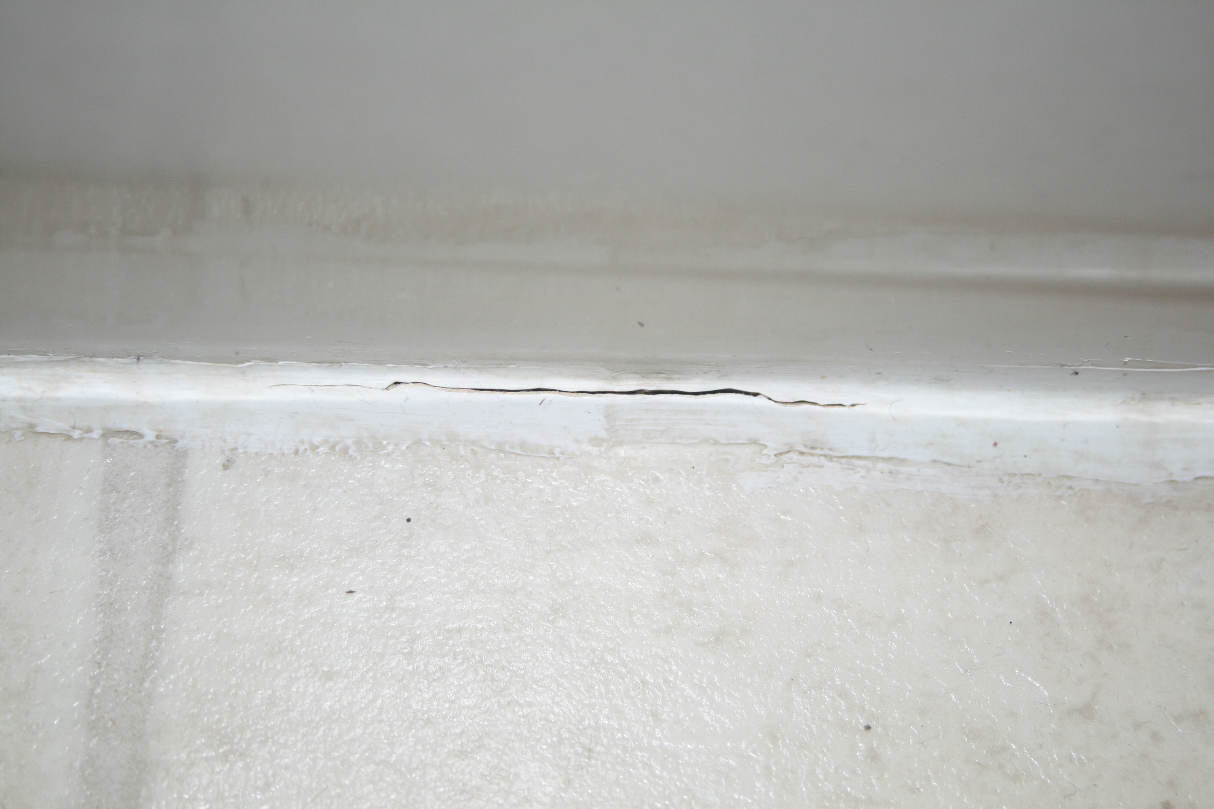 How to Remove Caulk the Neat Way (With Photos)