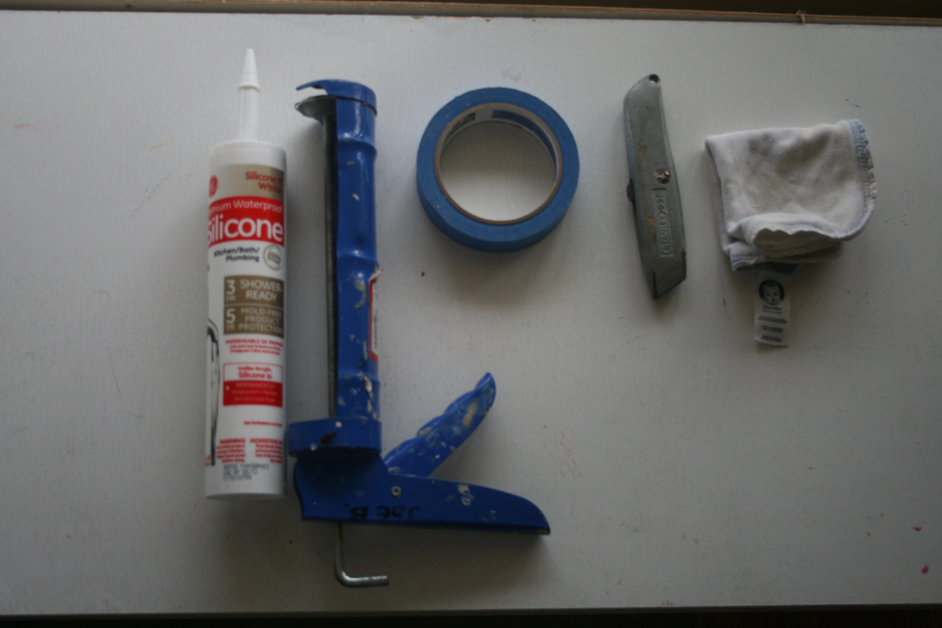 A Beginner’s Guide to Caulking a Bathtub