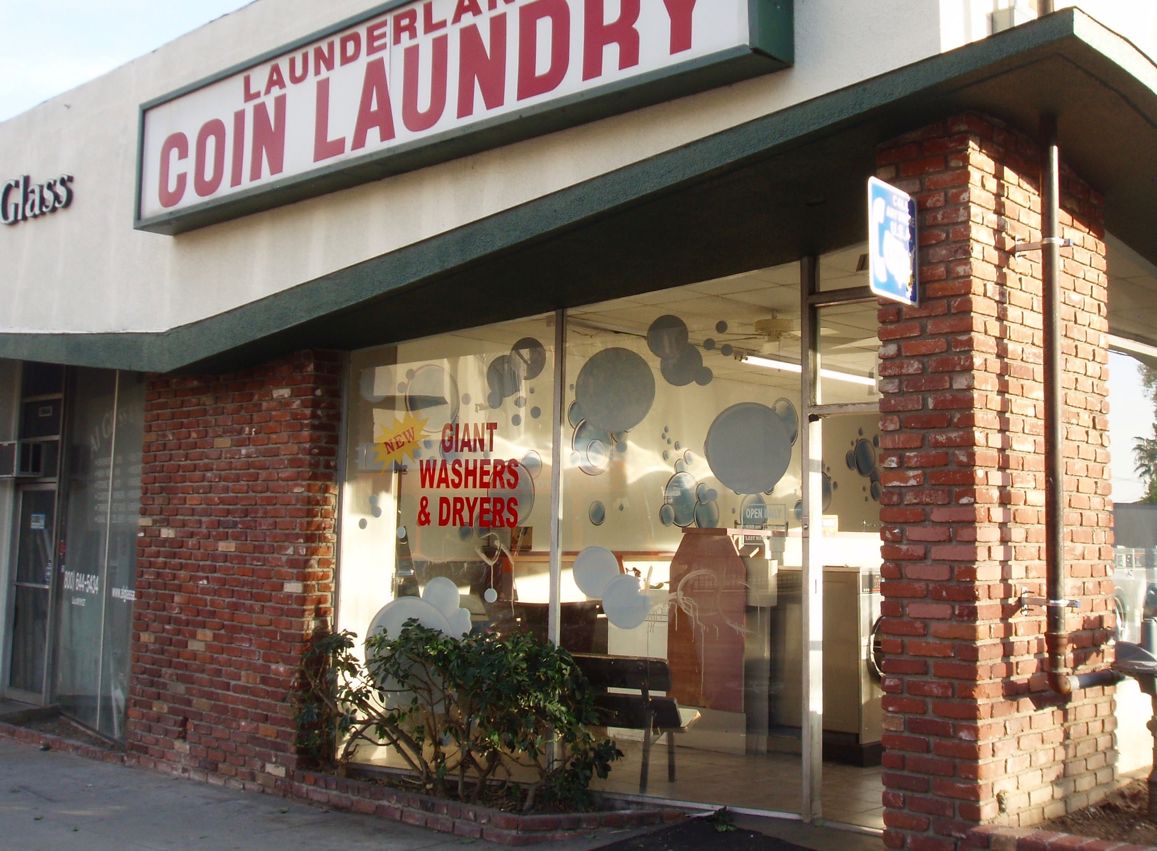 How to Wash and Dry Clothes at a Laundromat