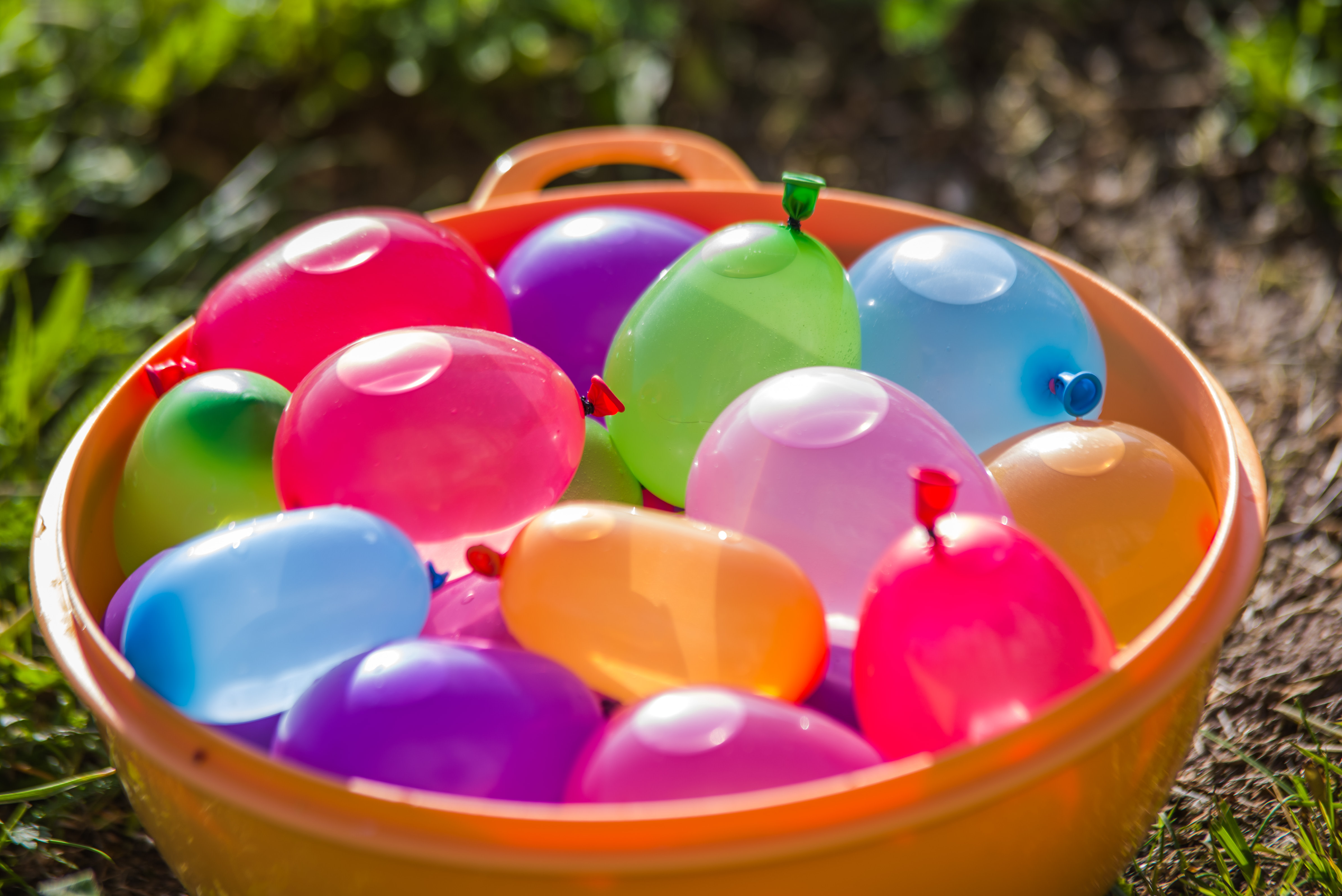No Ice? No Problem! Try Using This Water Balloon Hack Instead!