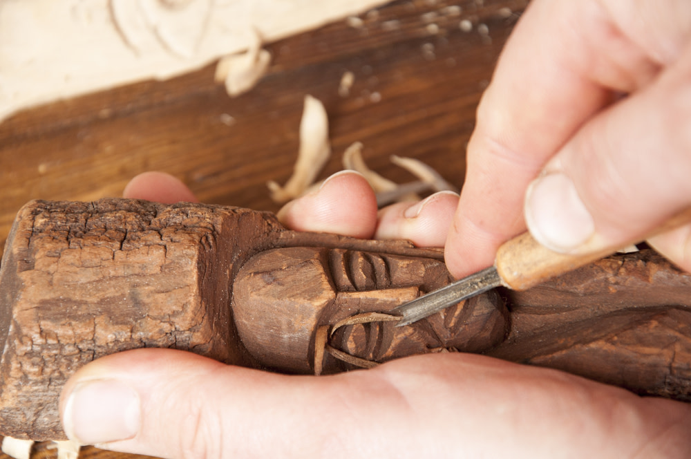 Here’s a Brief But Insightful Tutorial on How to Carve Wood