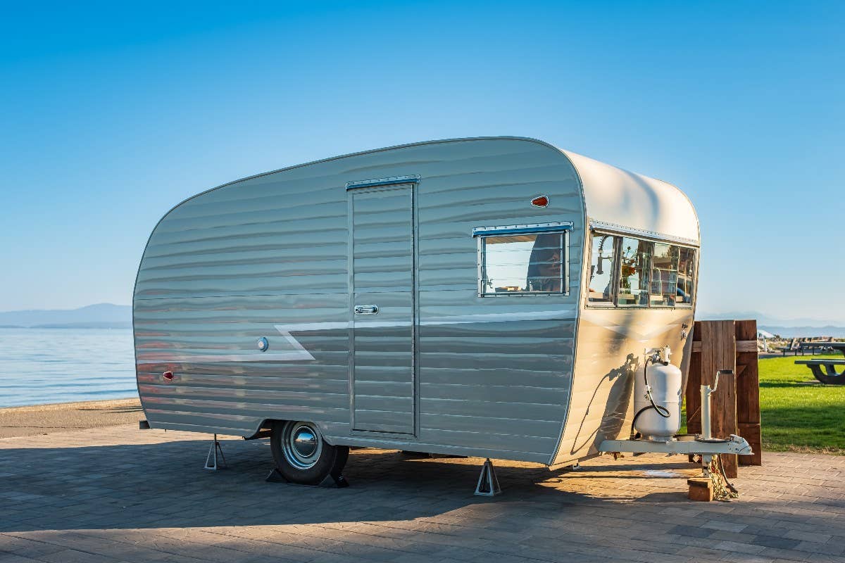 Grandma's Chic Vintage Camper Is So Full of Romance and Whimsy