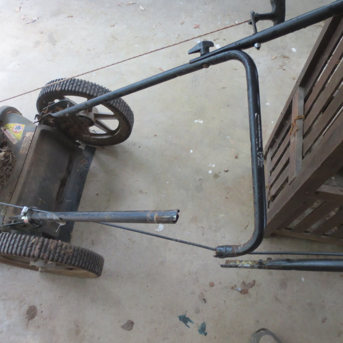 How to Fix a Lawn Mower Handle Yourself