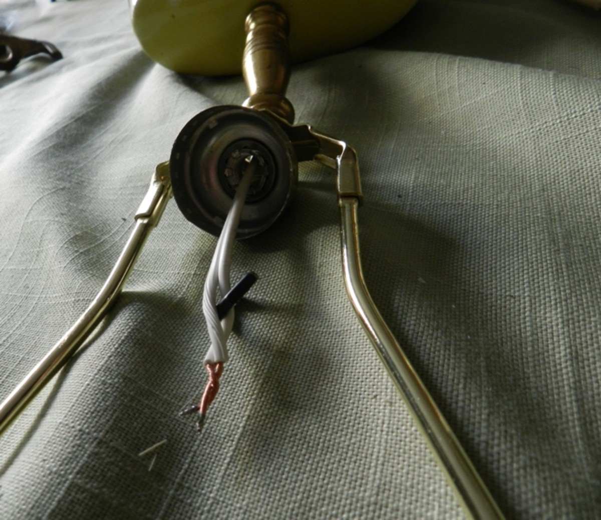 How to Rewire a Vintage Table Lamp - Dengarden