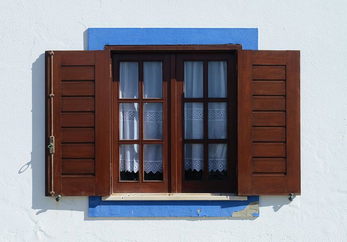 The Advantages and Disadvantages of Wood Windows - Dengarden