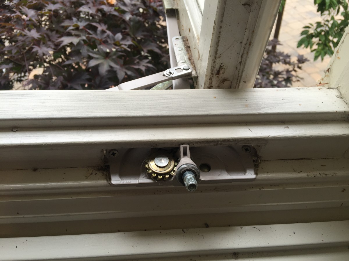 How to Replace a Broken Window Crank - Dengarden