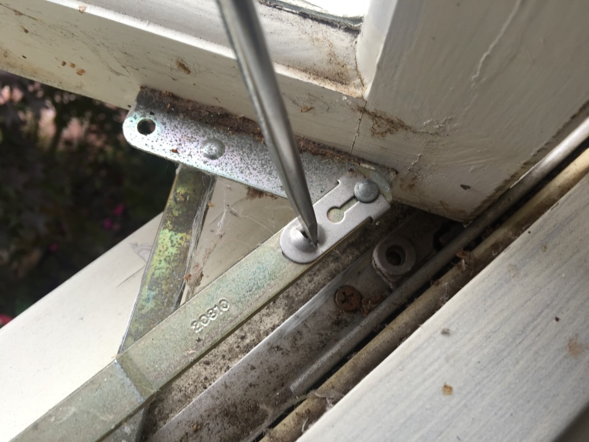 How to Replace a Broken Window Crank - Dengarden