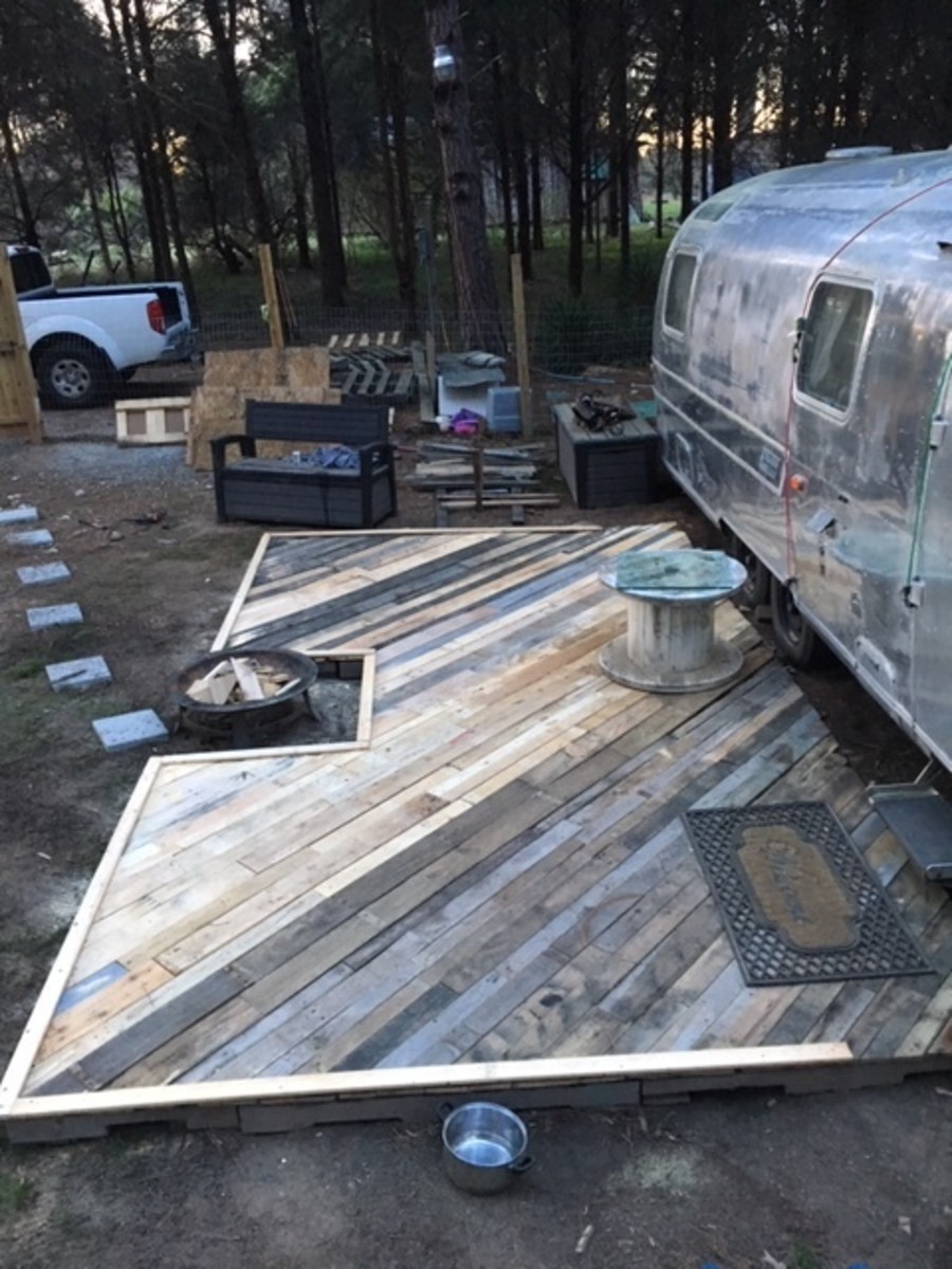 How to Build a Pallet Deck or Patio on a Budget - Dengarden