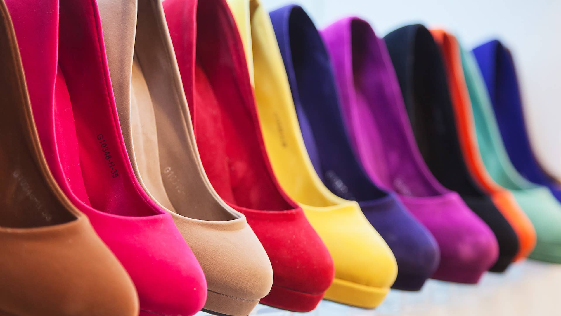 Simple Tension Rod Hack Is the Perfect Way to Keep Shoes Organized ...