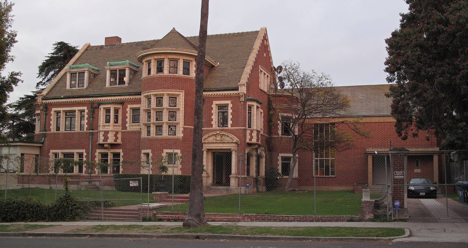 20 Movie Homes That Were Practically a Lead Character - Dengarden