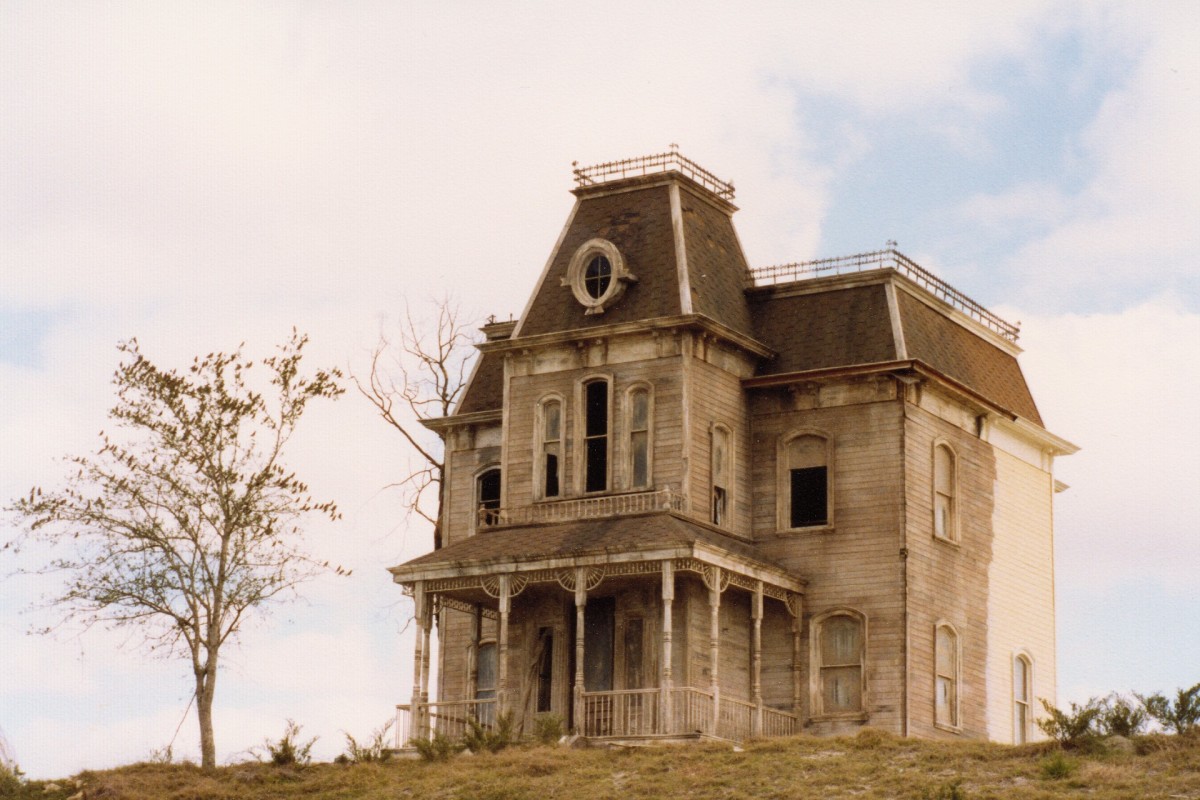 20 Movie Homes That Were Practically a Lead Character - Dengarden