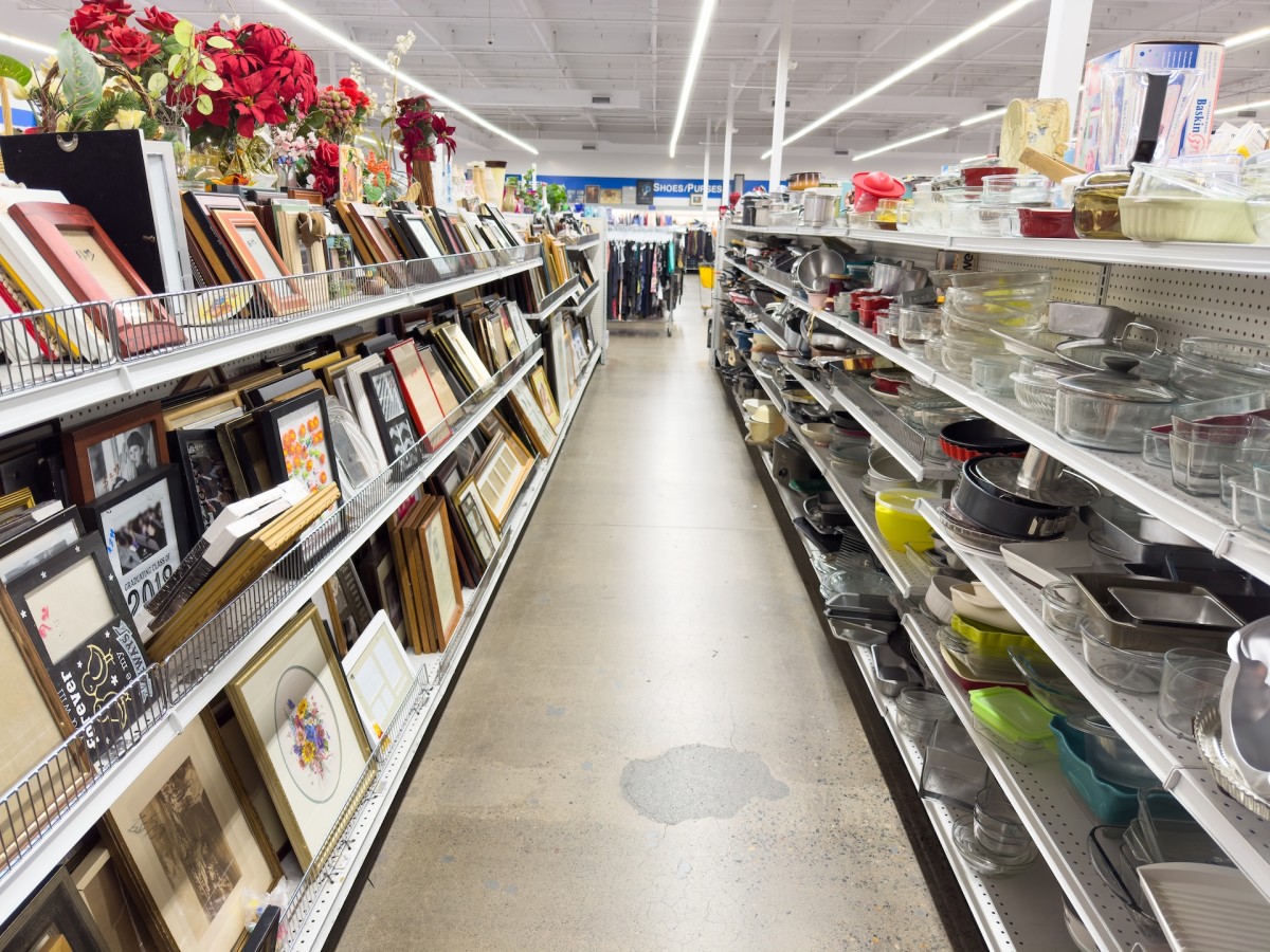 Woman's Cool 'Tropical' Thrift Store Finds Bring All the Island Vibes ...