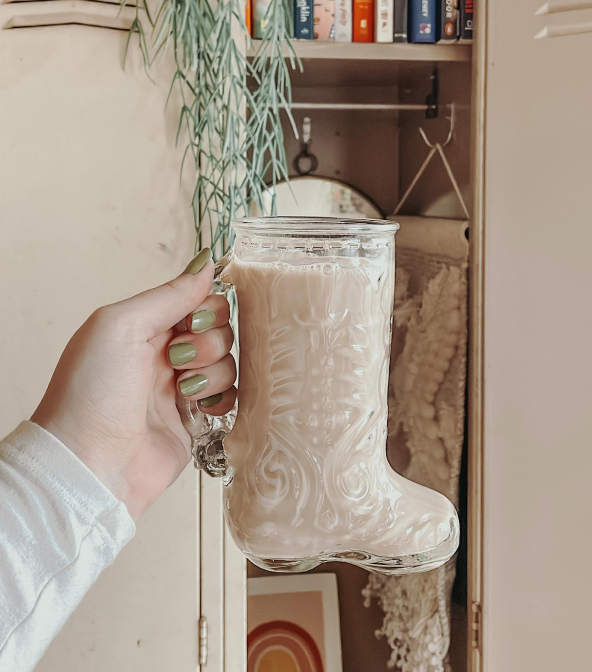 16 Thrifted Glassware Finds That’ll Inspire A ‘Goodwill Near Me’ Search ...