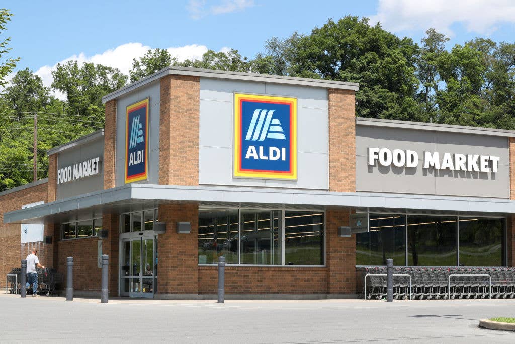 Aldi Has A New Potting Bench For All Your Gardening Needs - Dengarden