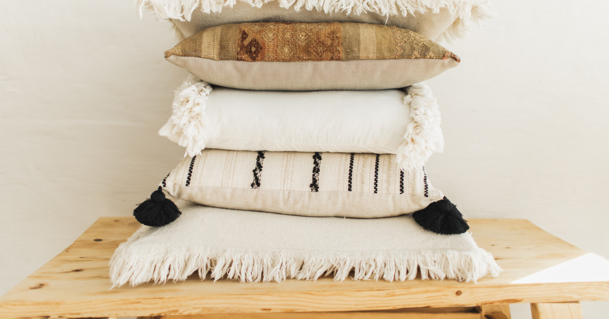This DIYer Turned Outdoor Dollar Tree Rugs Into Pillows - Dengarden