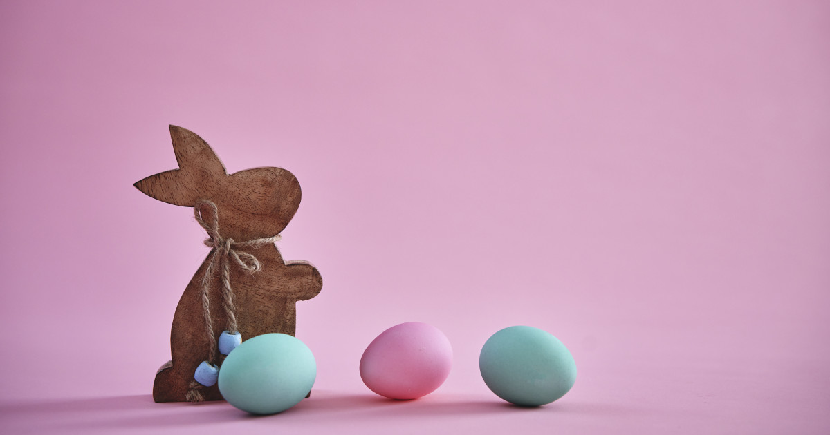 Woman Turns Dollar Tree Wooden Bunny Into the Cutest, Colorful Easter ...