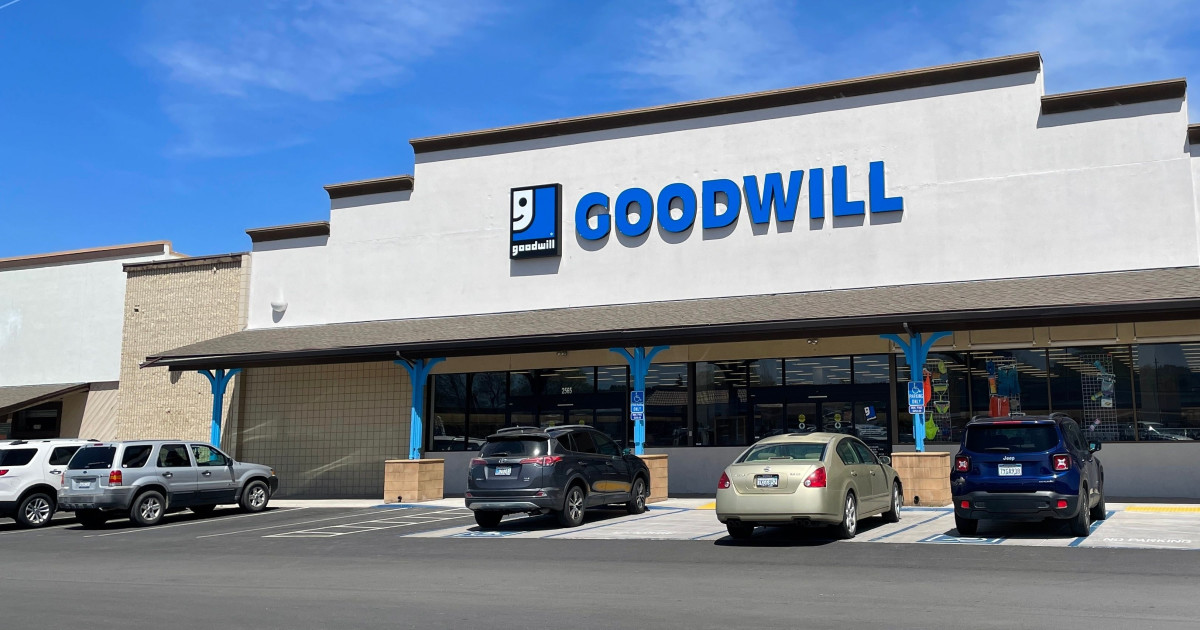 Is Goodwill Open on Memorial Day? 2025 Holiday Hours - Dengarden